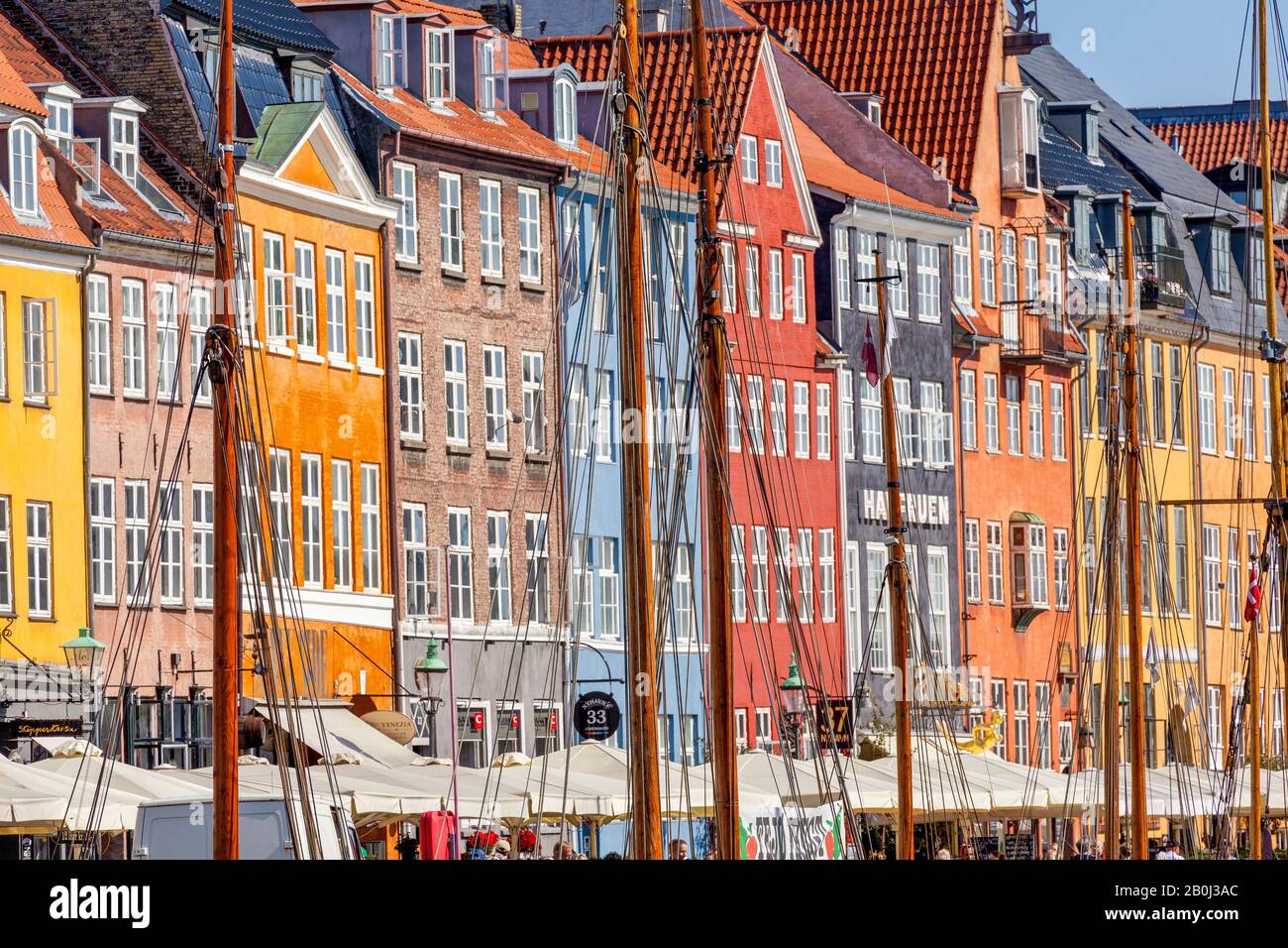 Colourful historic buildings in Nyhavn, Copenhagen Stock Photo - Alamy