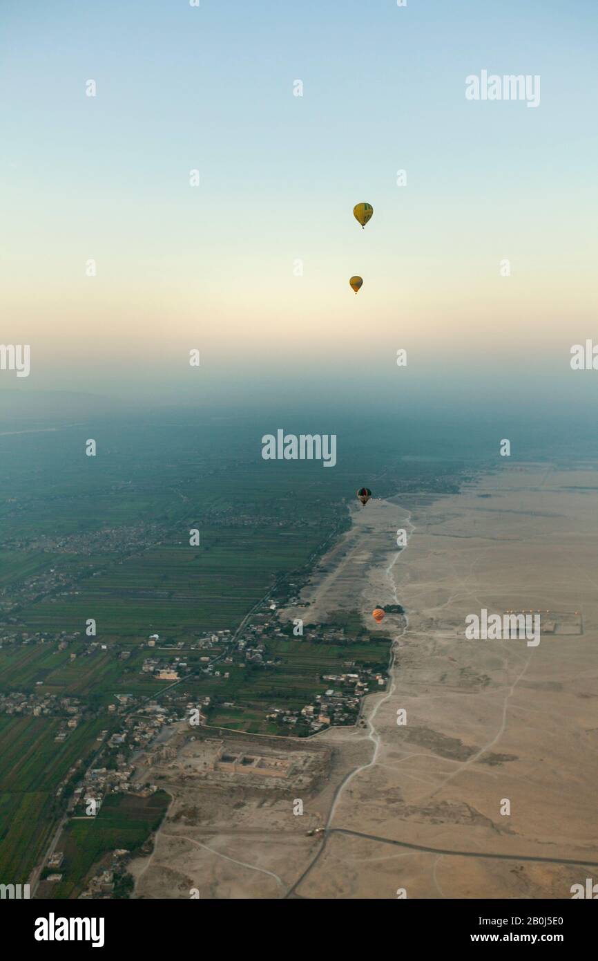 Dawn balloons hi-res stock photography and images - Alamy