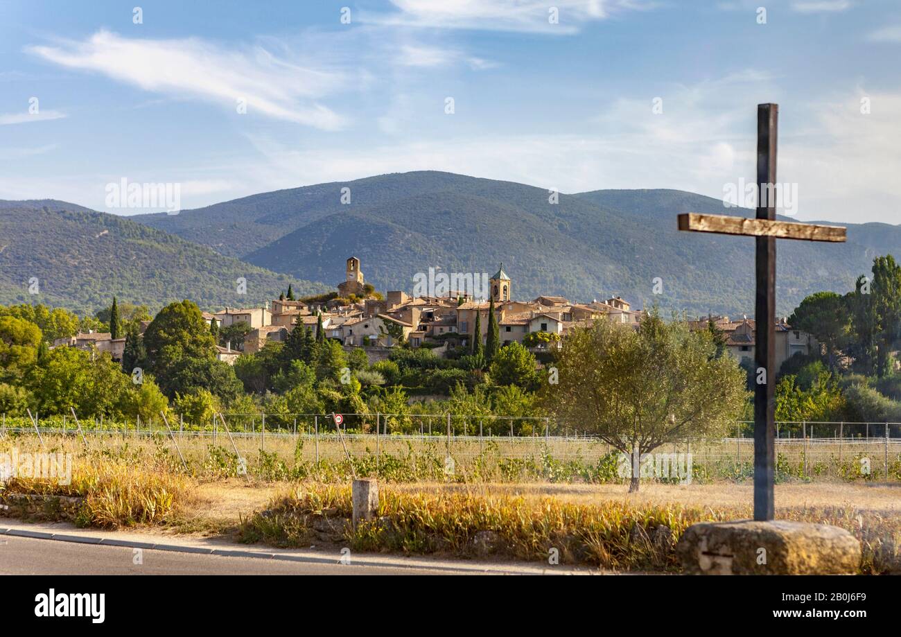 Luberon massif hi-res stock photography and images - Alamy