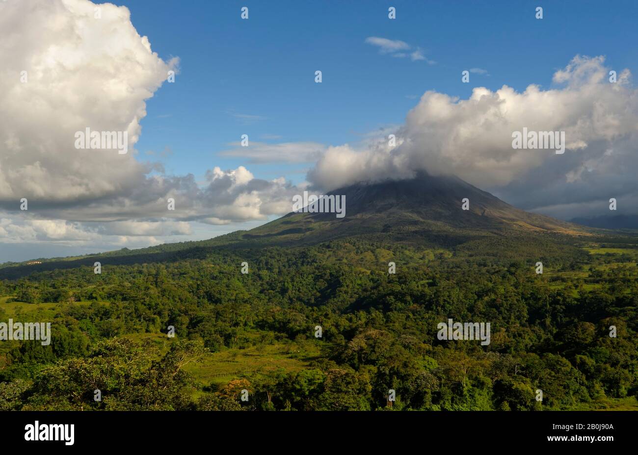 COSTA RICA, VIEW OF ARENAL VOLCANO Stock Photo - Alamy
