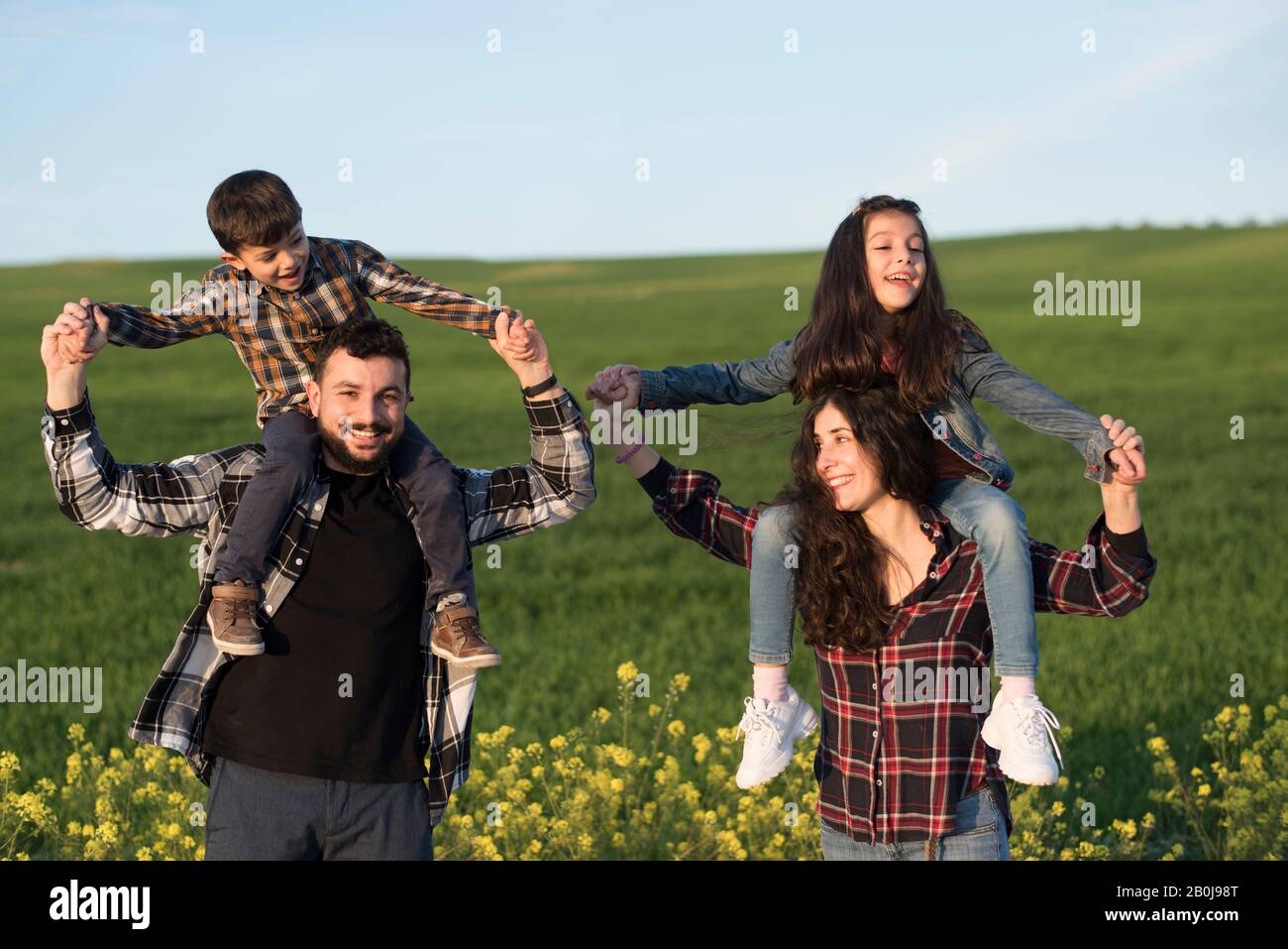 Shoulder embracing hi-res stock photography and images - Alamy