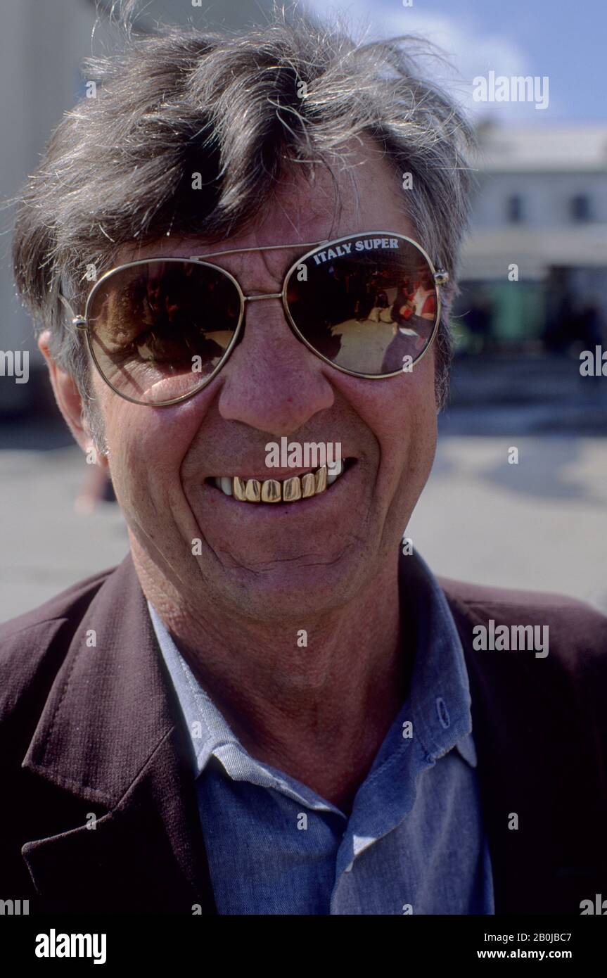 Man gold teeth hi-res stock photography and images - Alamy