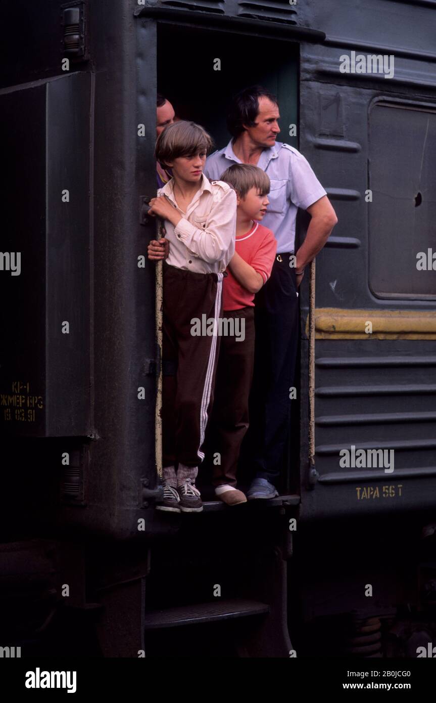 RUSSIA, SIBERIA MOGOCHA, TRANS-SIBERIAN TRAIN SCENE Stock Photo - Alamy