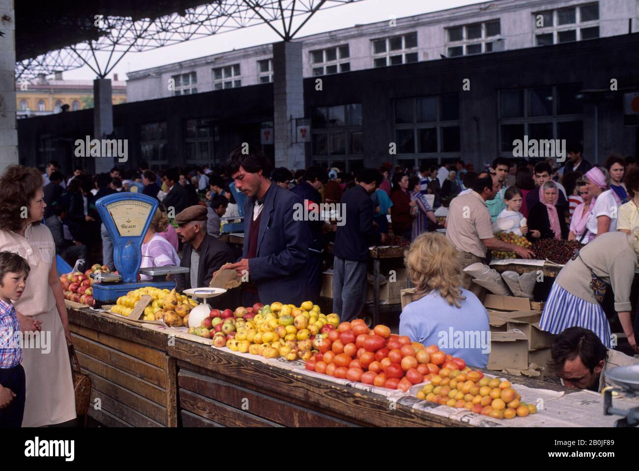 RUSSIA, SIBERIA, IRKUTSK, MARKET SCENE Stock Photo - Alamy