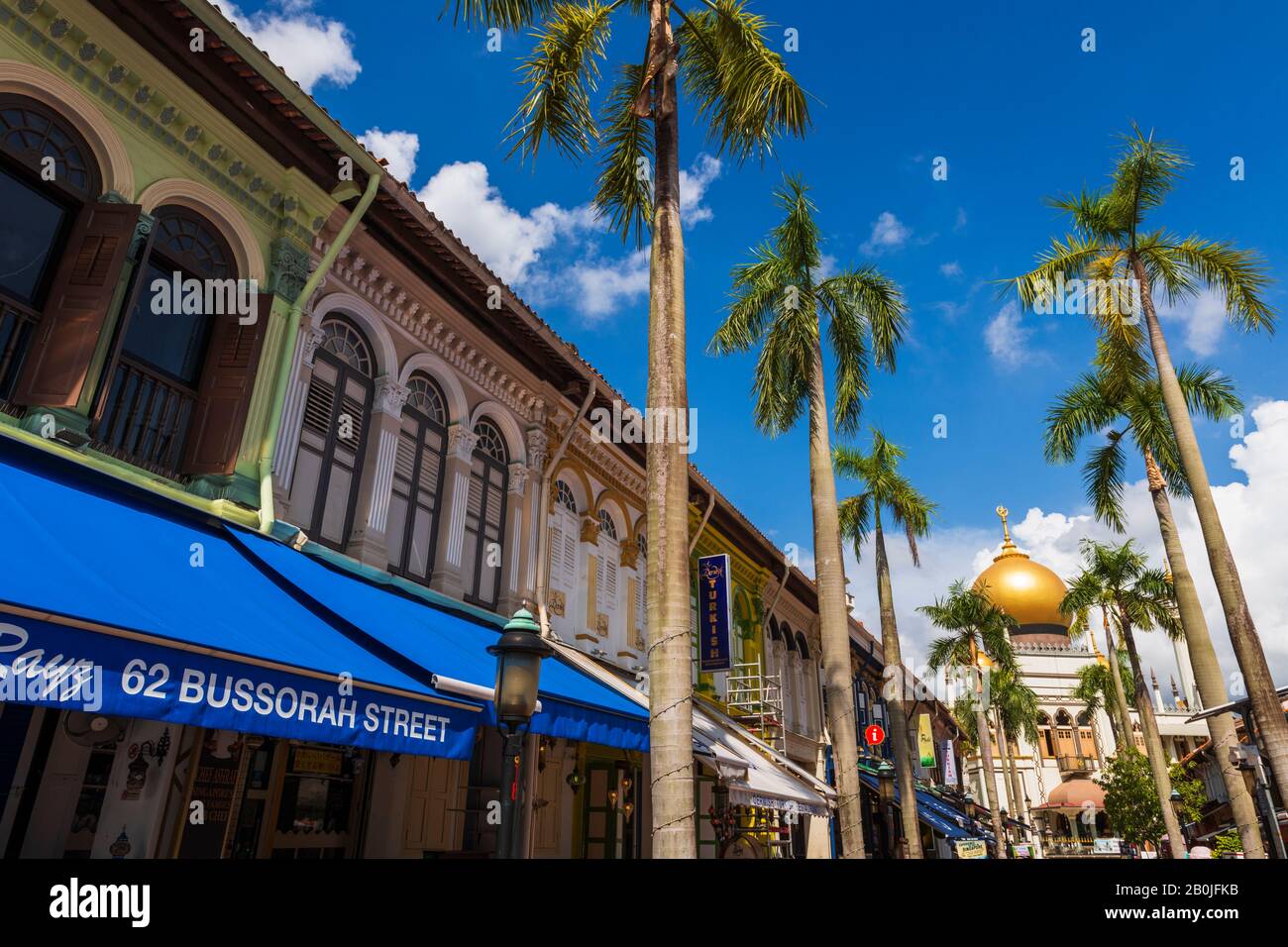 Masjid Sultan mosque and shops on Arab Street in the Malay Heritage ...