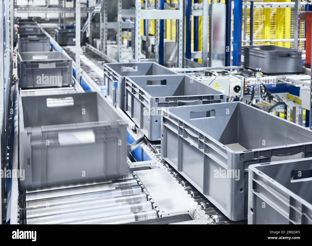 Conveyor belt boxes hi-res stock photography and images - Alamy