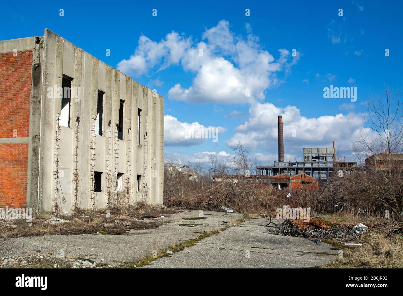 Collapsed concrete structure hi-res stock photography and images - Alamy
