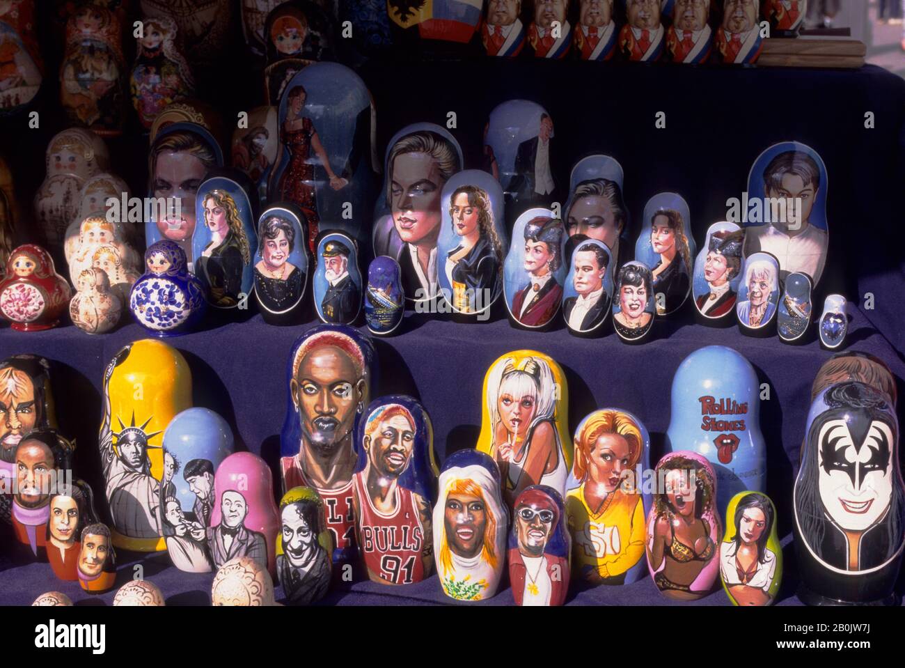 RUSSIA, MOSCOW, OLD ARBAT STREET, MODERN MATRYOSHKA DOLLS (NESTING ...