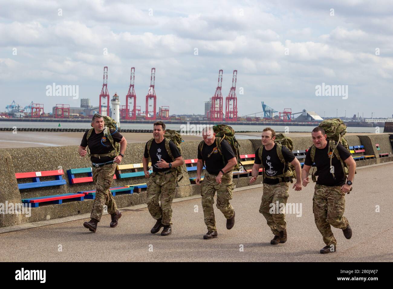 33 Signal Squadron Territorial Army members on the finishing straight ...