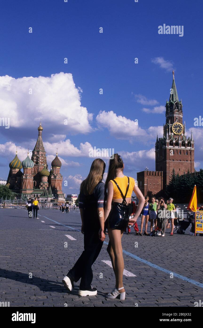 RUSSIA, MOSCOW, RED SQUARE WITH ST BASIL'S CATHEDRAL, SPASSKAYA TOWER ...