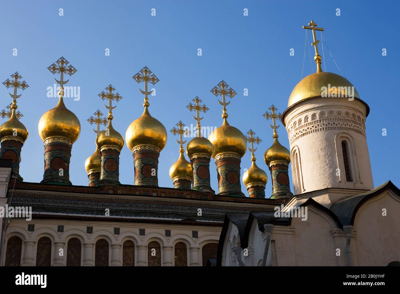 RUSSIA, MOSCOW, INSIDE KREMLIN, CATHEDRAL SQUARE, ROOF ARCHITECTURE ...