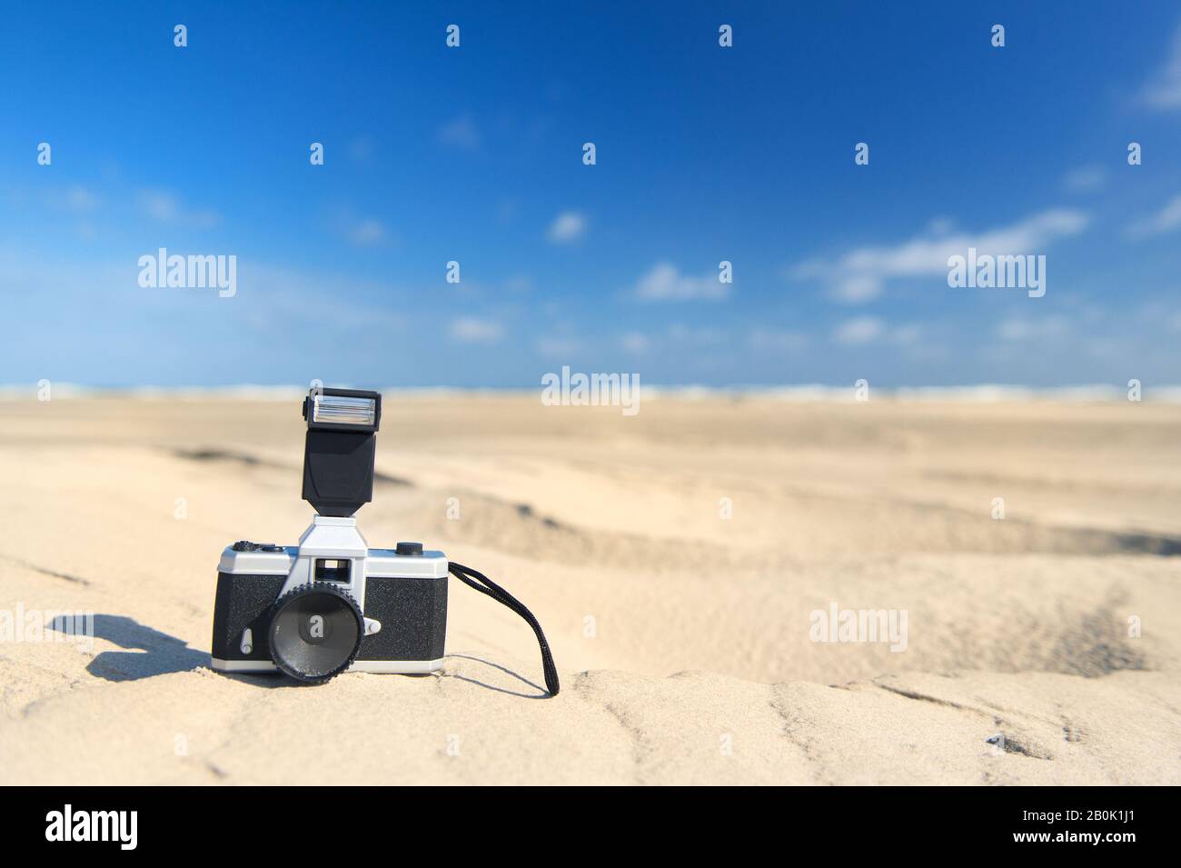 Photo camera in landscape at the beach Stock Photo - Alamy