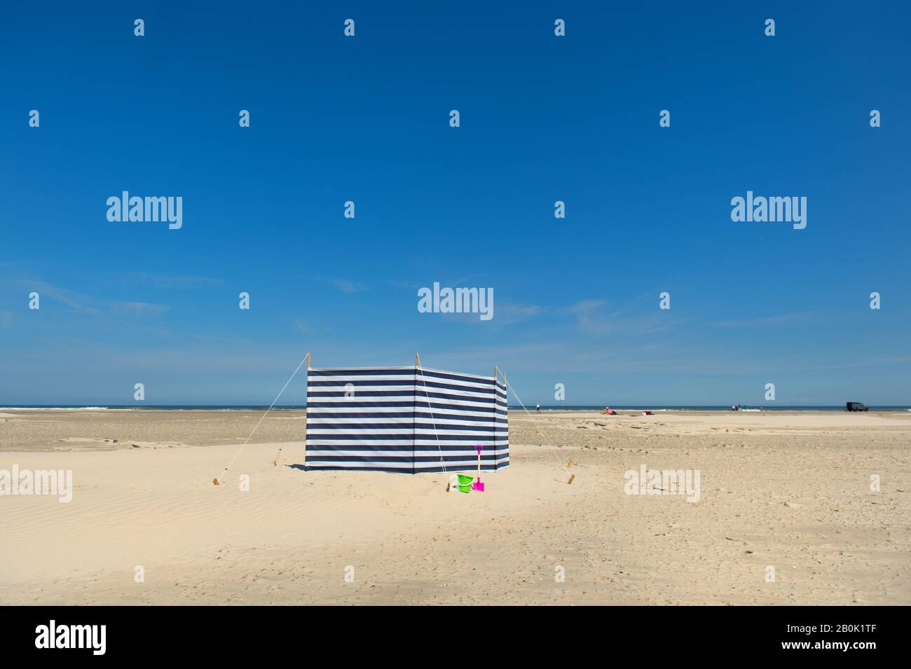 Blue beach wind screen hi-res stock photography and images - Alamy