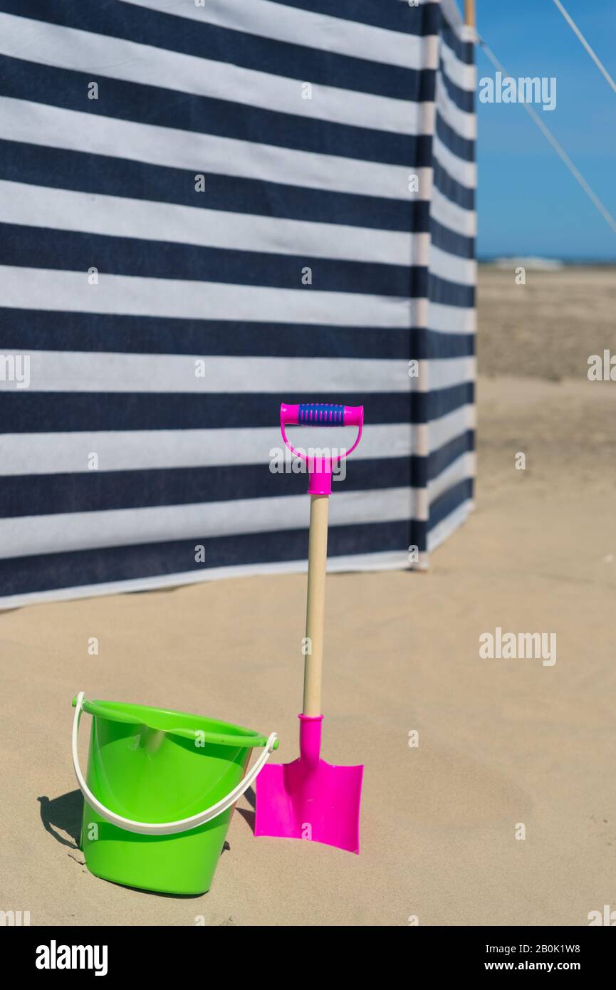 Striped wind break at the beach Stock Photo - Alamy