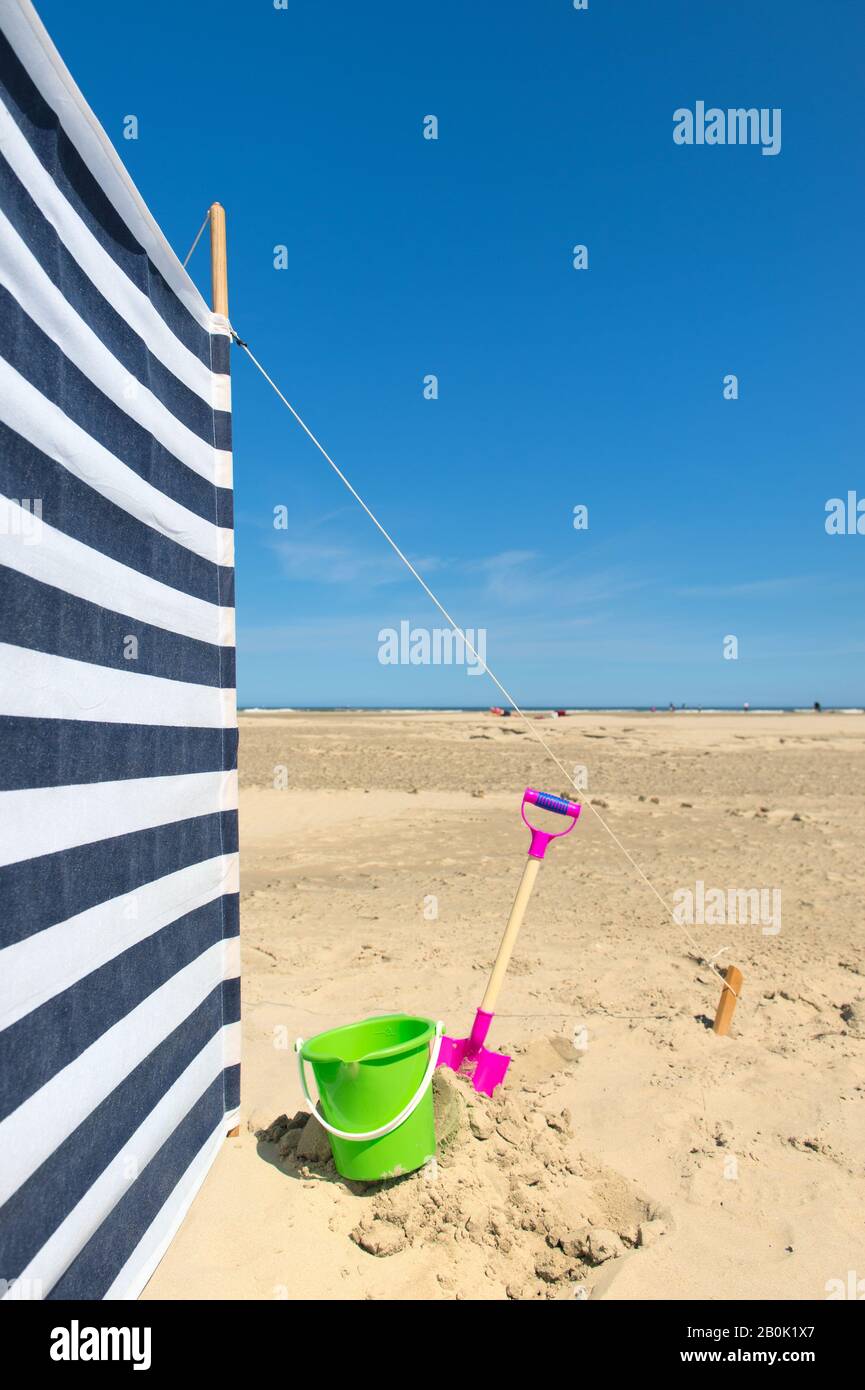 Striped wind break at the beach Stock Photo - Alamy