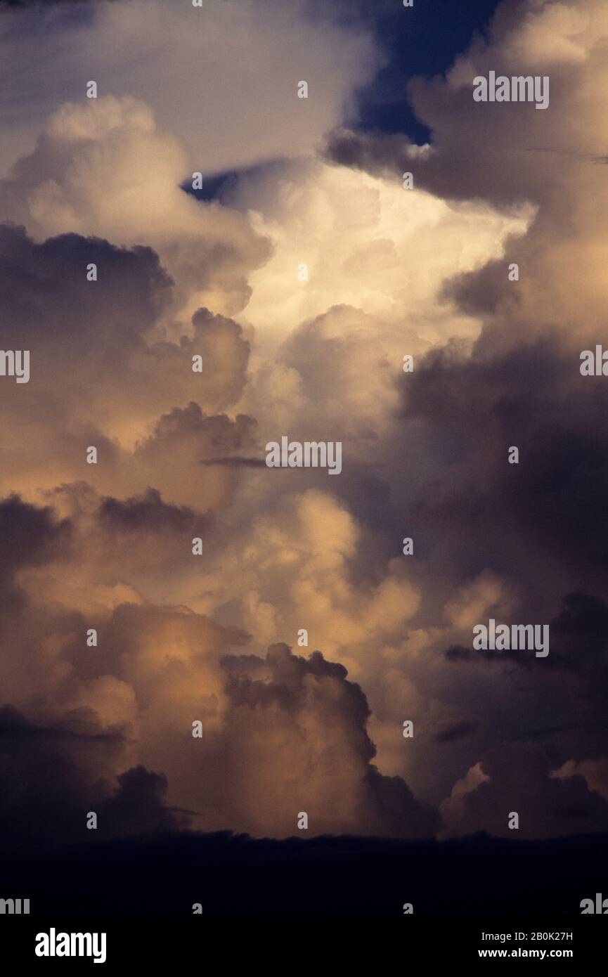 CUMULUS CLOUDS, EVENING Stock Photo - Alamy