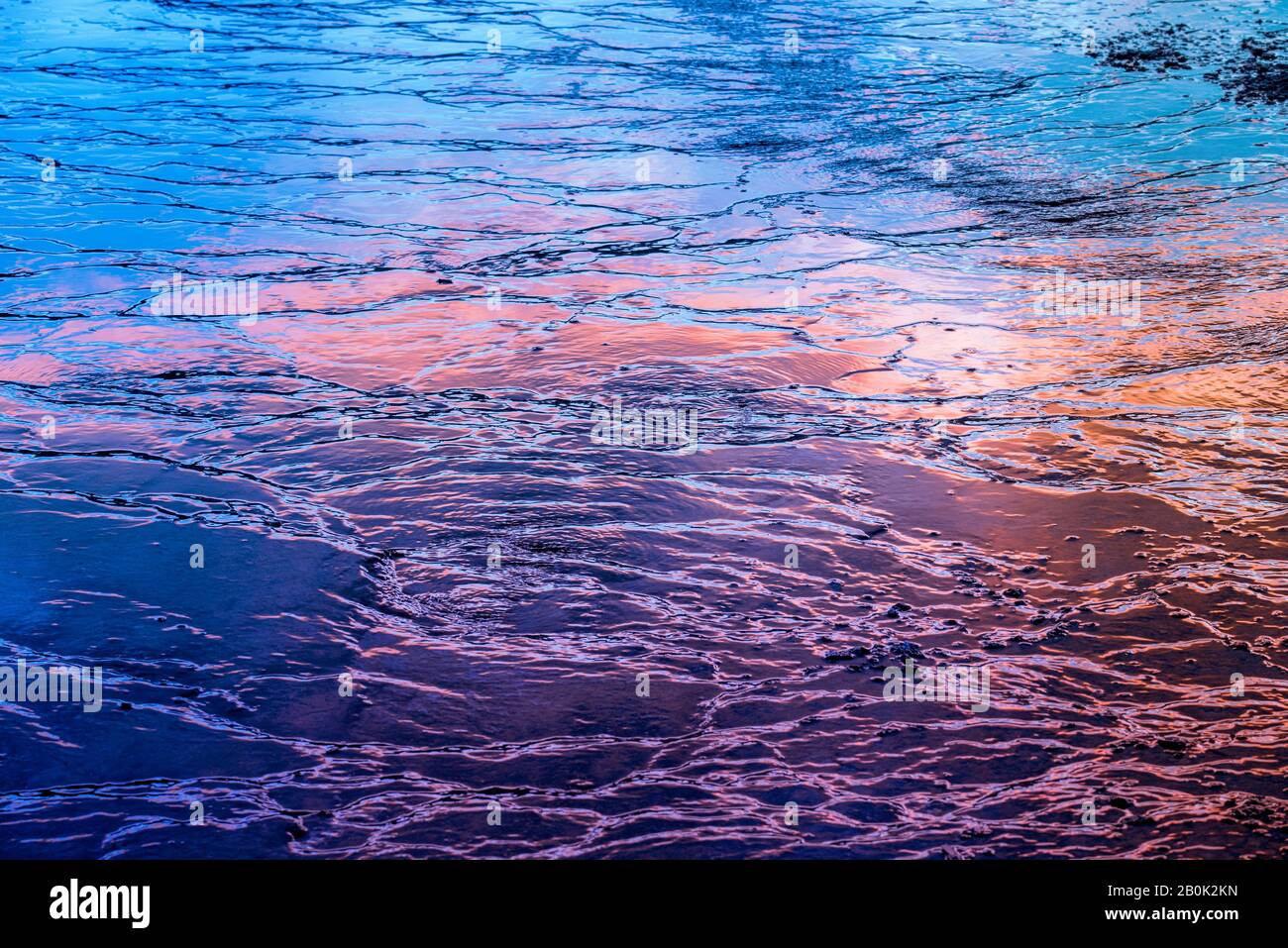 Wet rock texture hi-res stock photography and images - Alamy