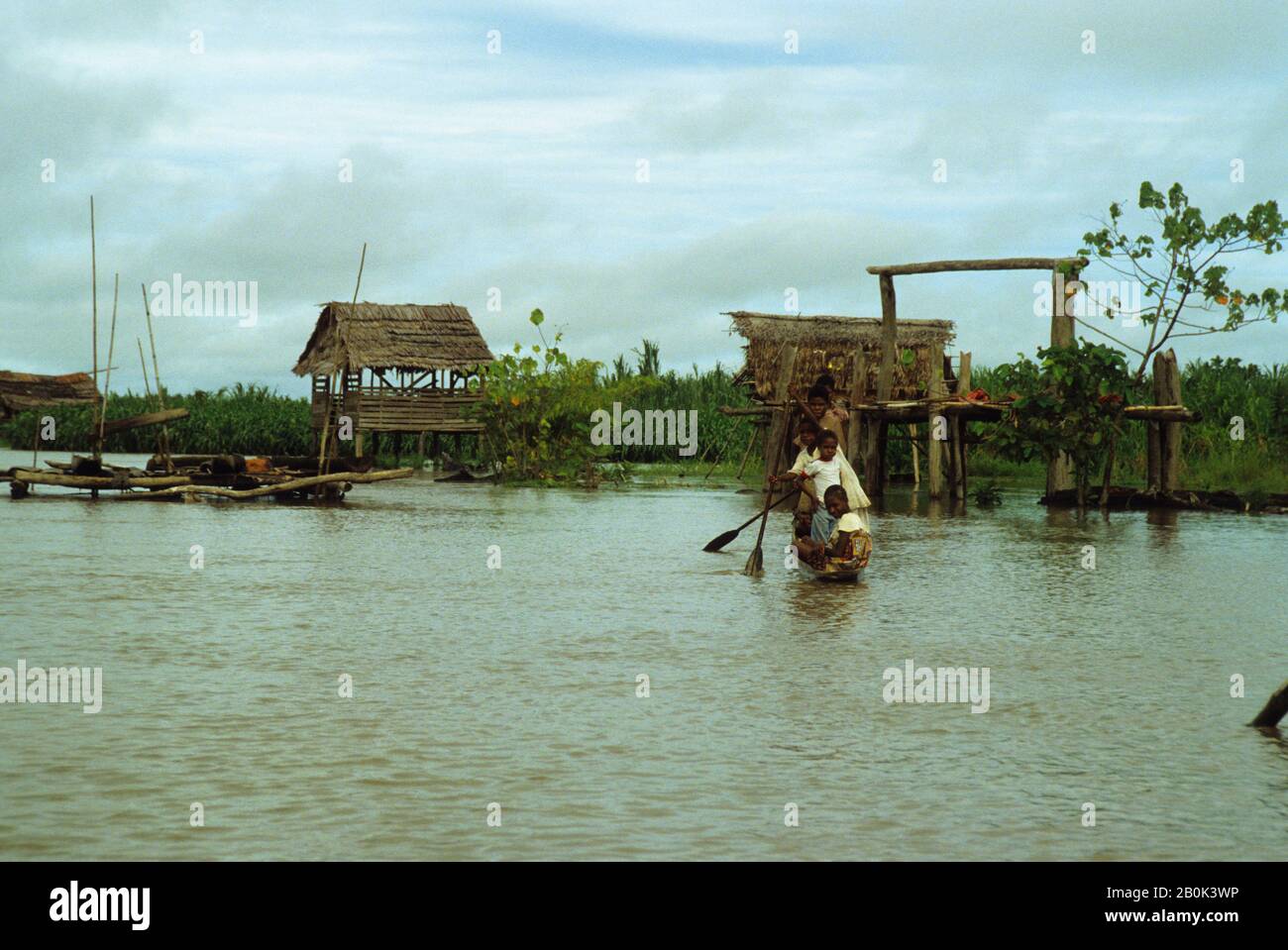 PAPUA NEW GUINEA, SEPIK RIVER, HOUSES BUILT ON STILTS FOR PROTECTION ...