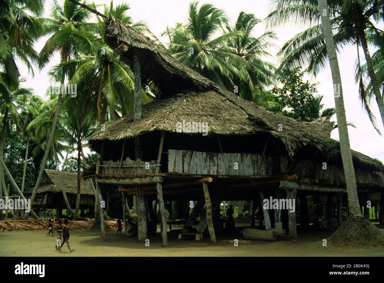 Papua new guinea sepik river house hi-res stock photography and images ...