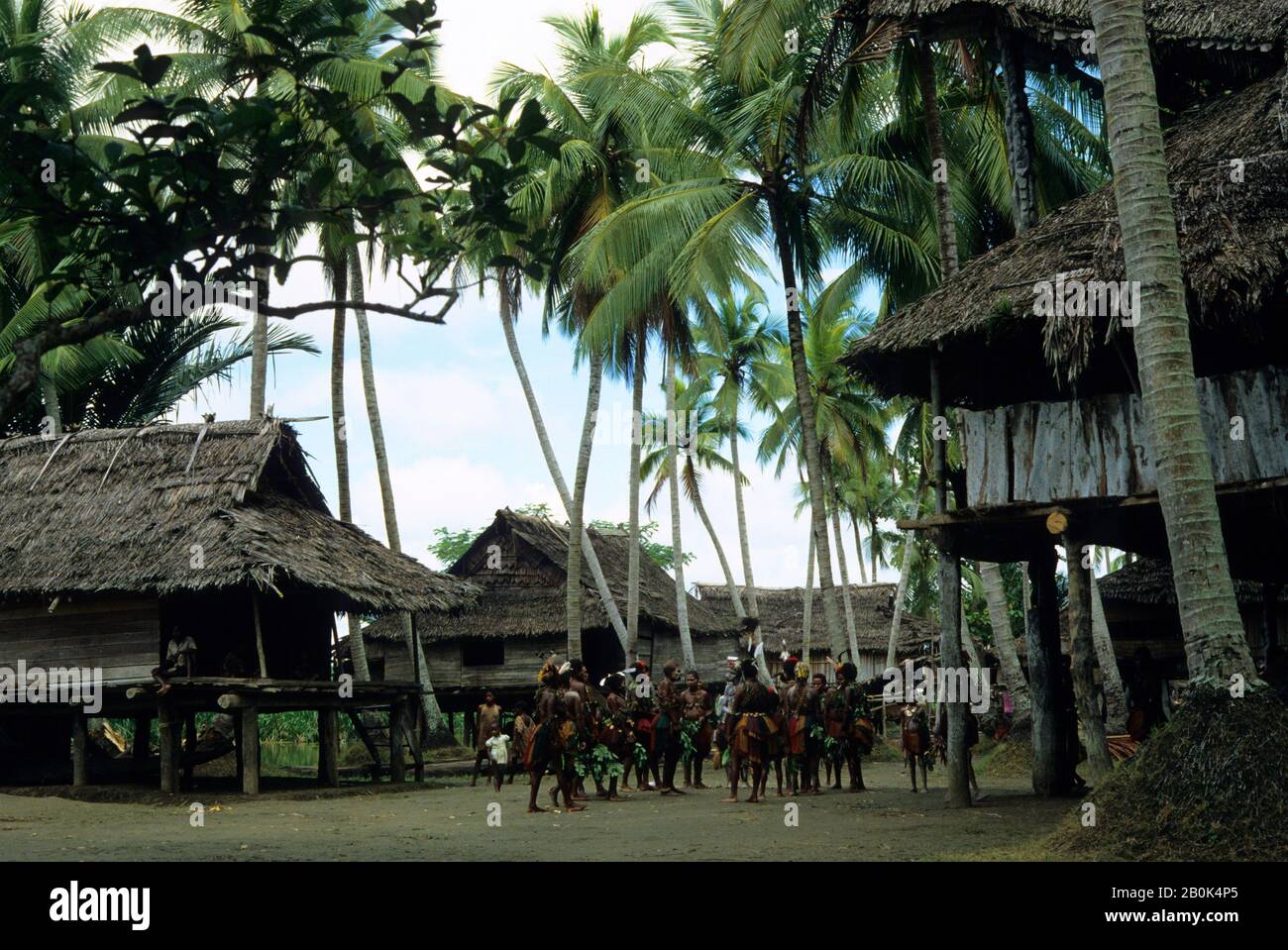 PAPUA NEW GUINEA, SEPIK RIVER, TRADITIONAL SING-SING DANCE IN SMALL ...