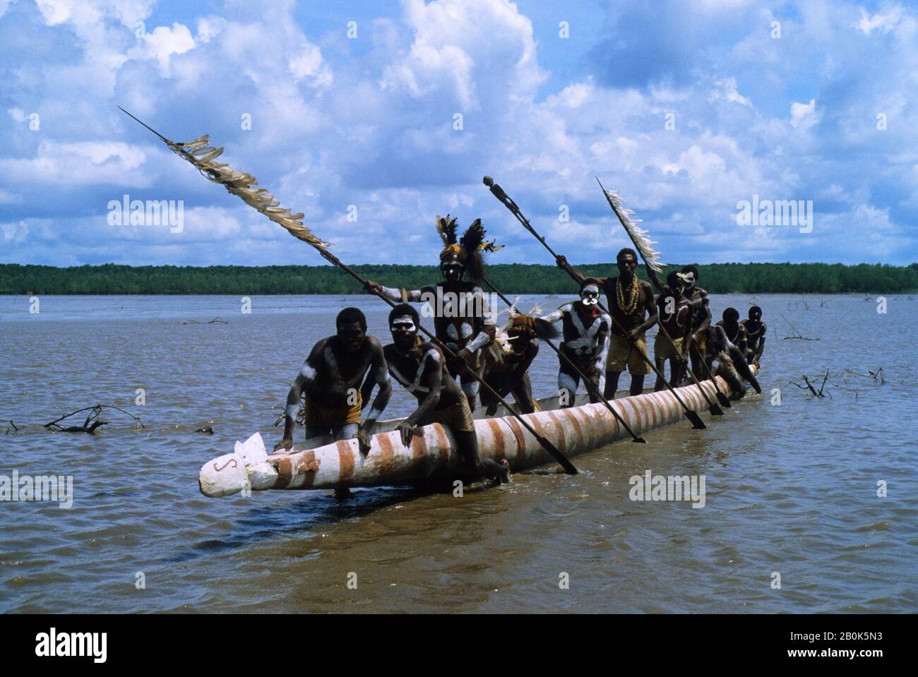 WEST NEW GUINEA, (IRIAN JAYA, INDONESIA) ASMAT REGION, TRIBESMEN IN ...