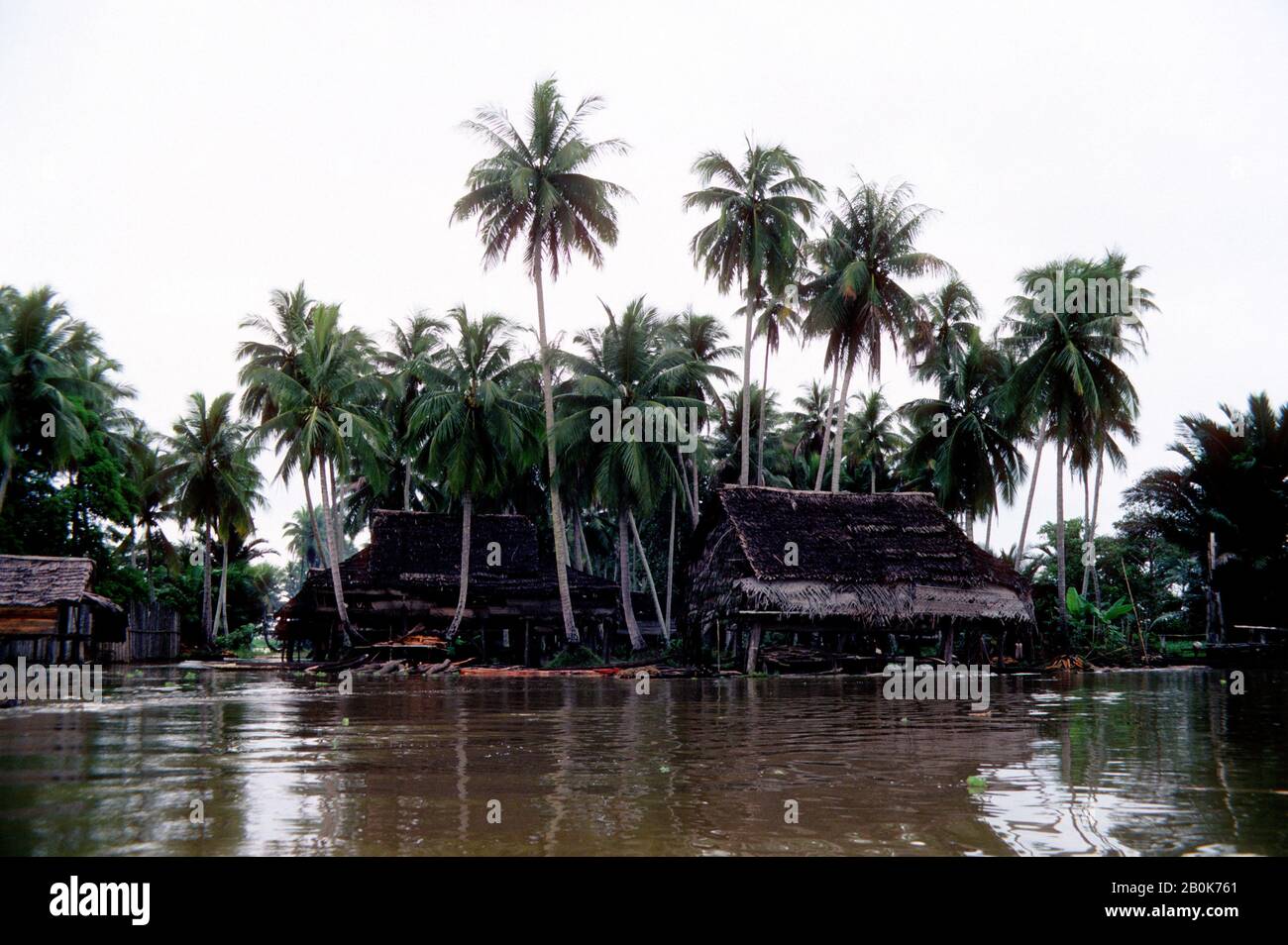 PAPUA NEW GUINEA, SEPIK RIVER, RIVER HOUSES BUILT ON STILTS Stock Photo ...