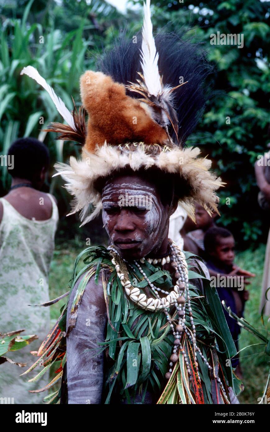 PAPUA NEW GUINEA, SEPIK RIVER, PORTRAIT OF TRIBAL DANCER AT SING-SING ...
