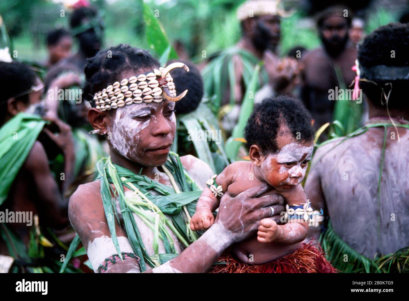 Papua new guinea tribal costume child hi-res stock photography and ...