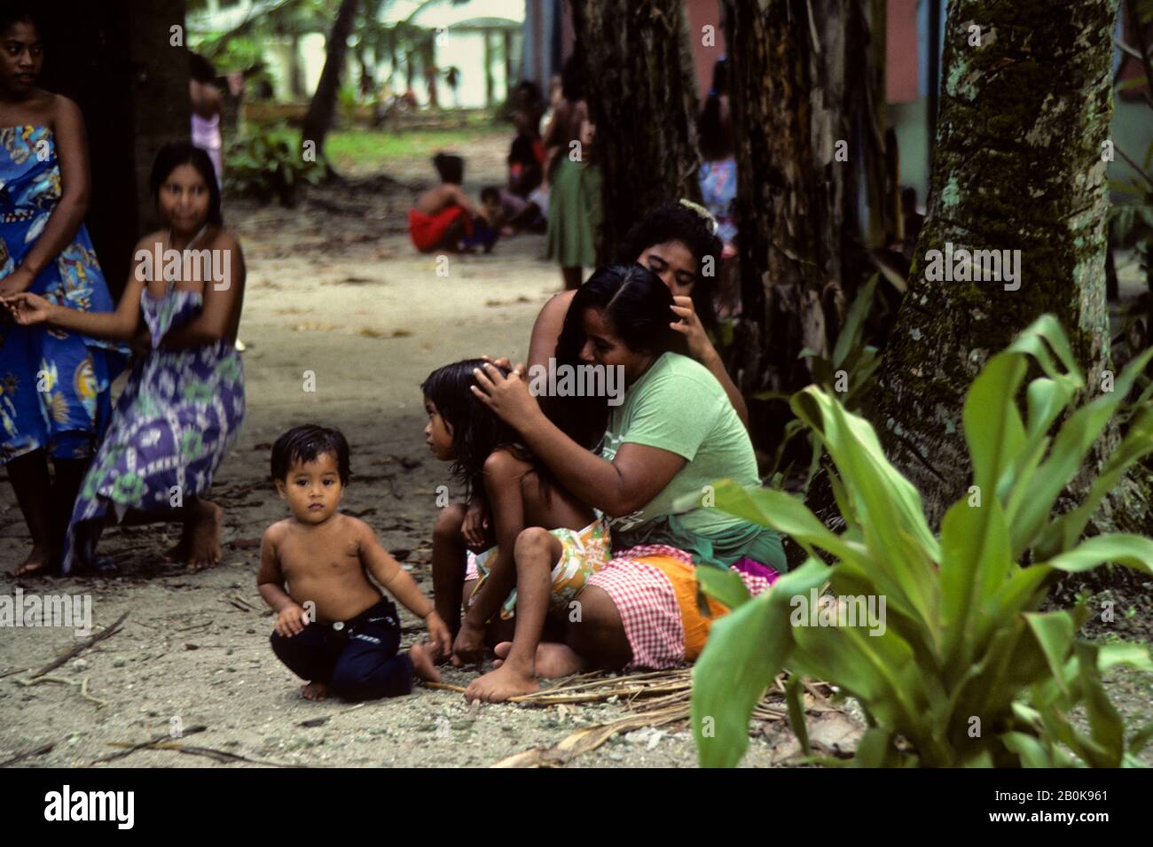 Micronesia islands women hi-res stock photography and images - Alamy