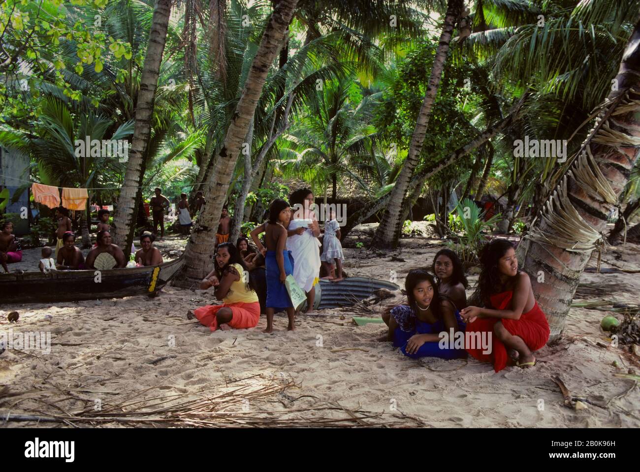 Micronesia islands women hi-res stock photography and images - Alamy
