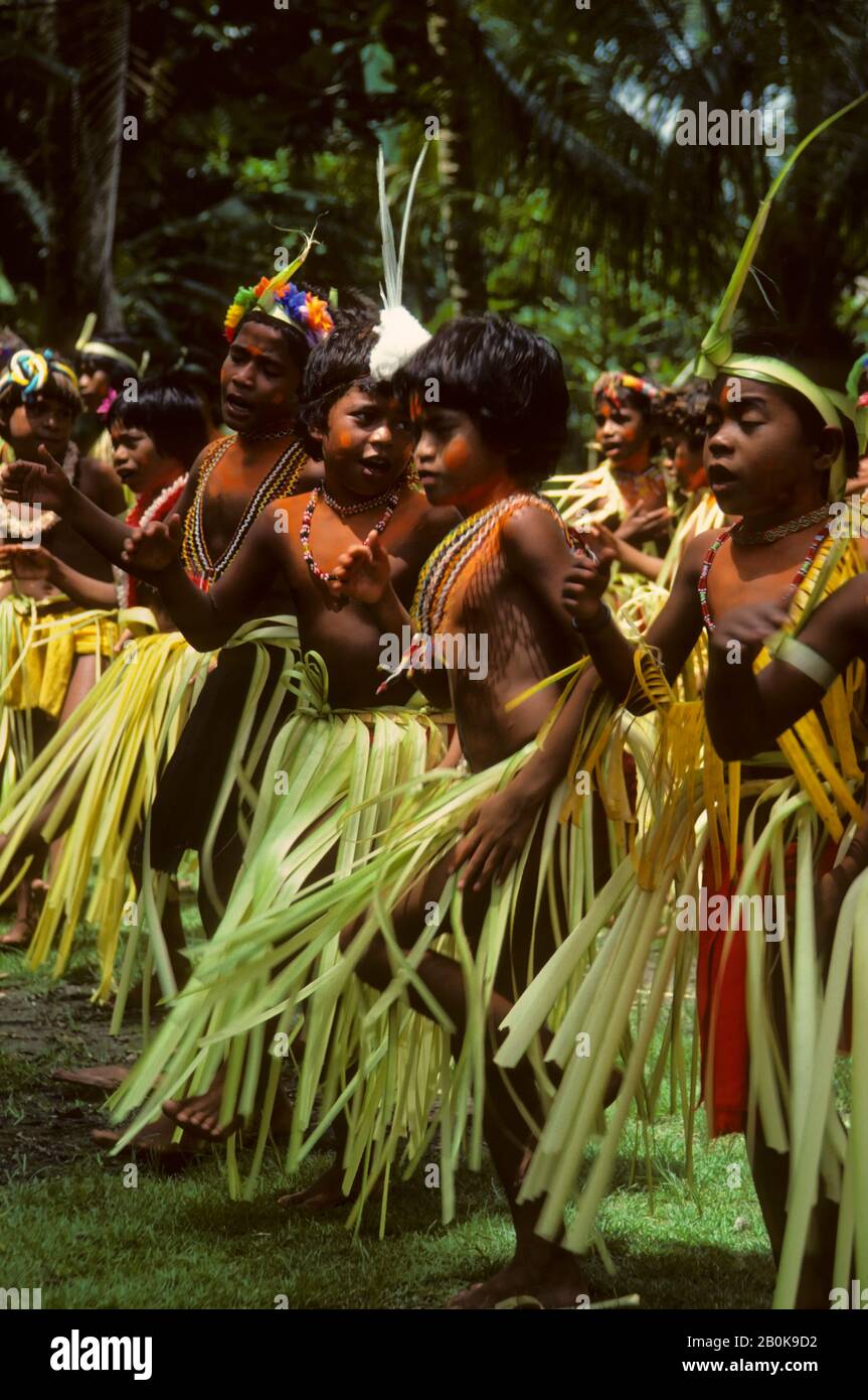 MICRONESIA, CAROLINE ISLS. PULAP ISLAND, NATIVE BOYS PERFORMING ...