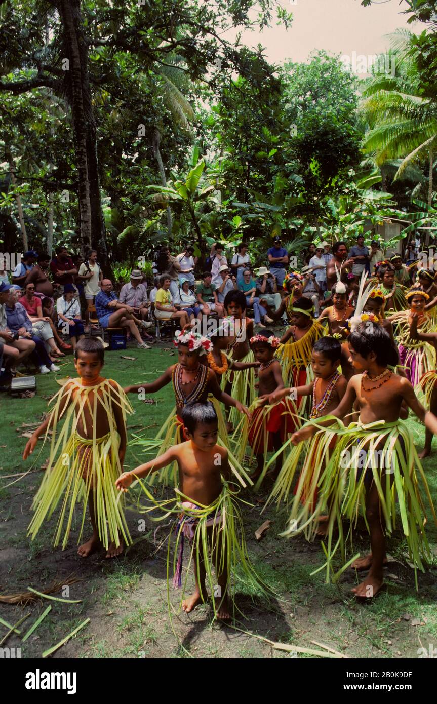MICRONESIA, CAROLINE ISLS. PULAP ISLAND, NATIVE BOYS PERFORMING ...
