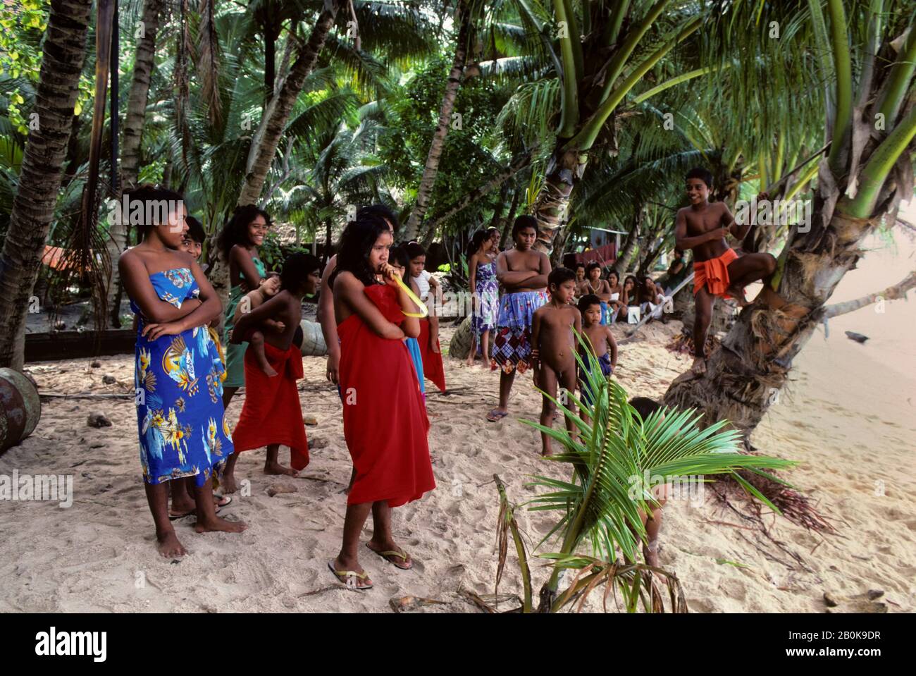 MICRONESIA, CAROLINE ISLS. PULAP ISLAND, NATIVE ISLANDERS ON BEACH ...