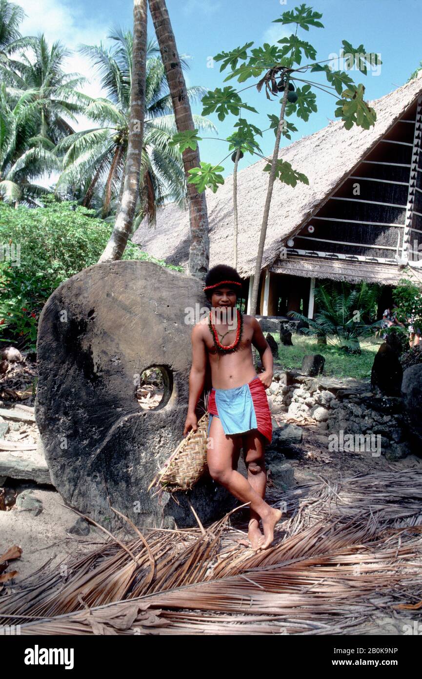 Micronesia yap women people hi-res stock photography and images - Alamy