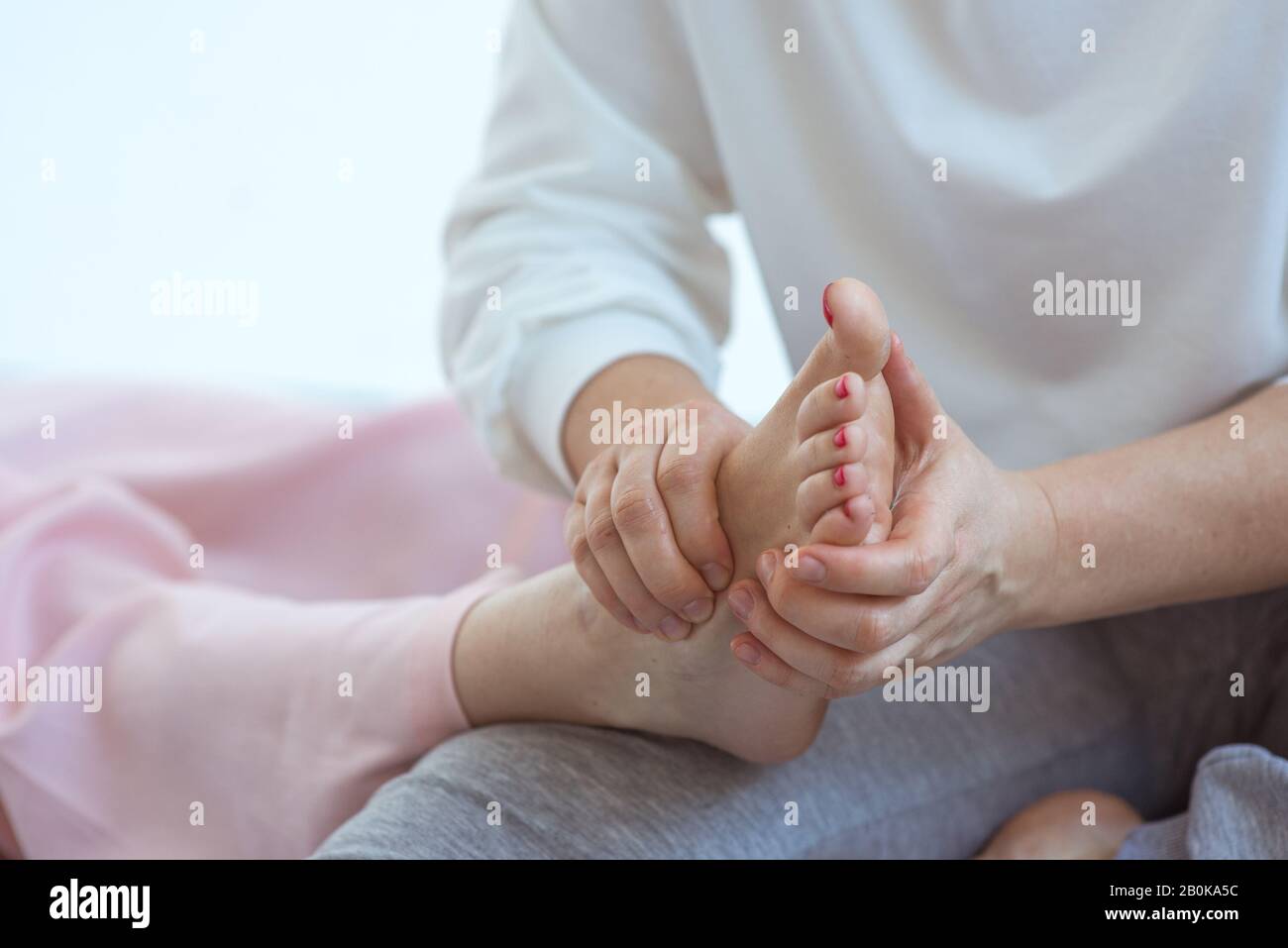 Thai therapist hi-res stock photography and images - Alamy
