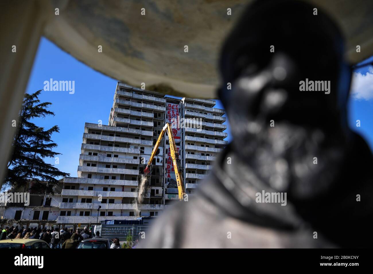 Naples historic day for the district of Scampia, down the symbol of ...
