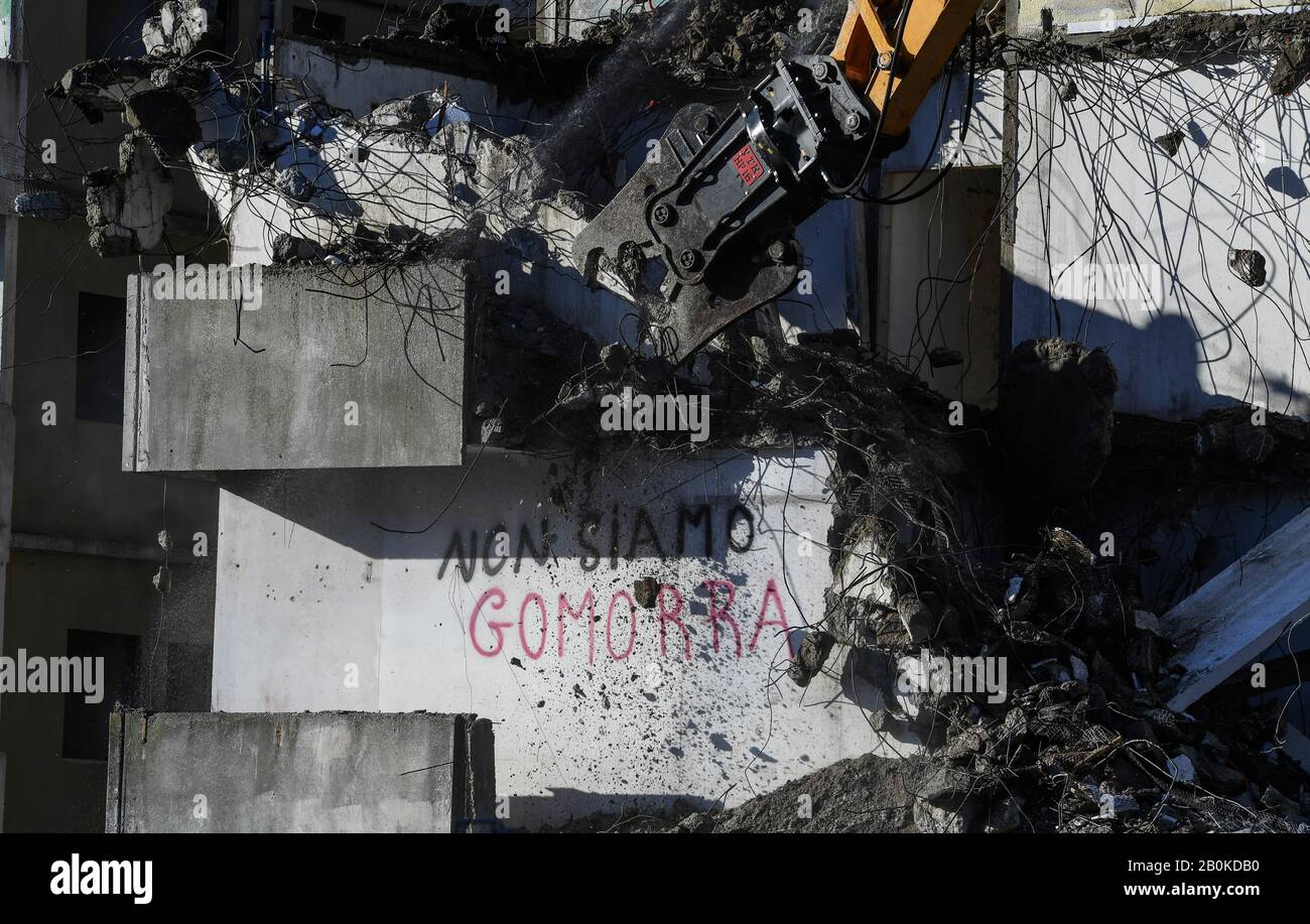 Naples historic day for the district of Scampia, down the symbol of ...