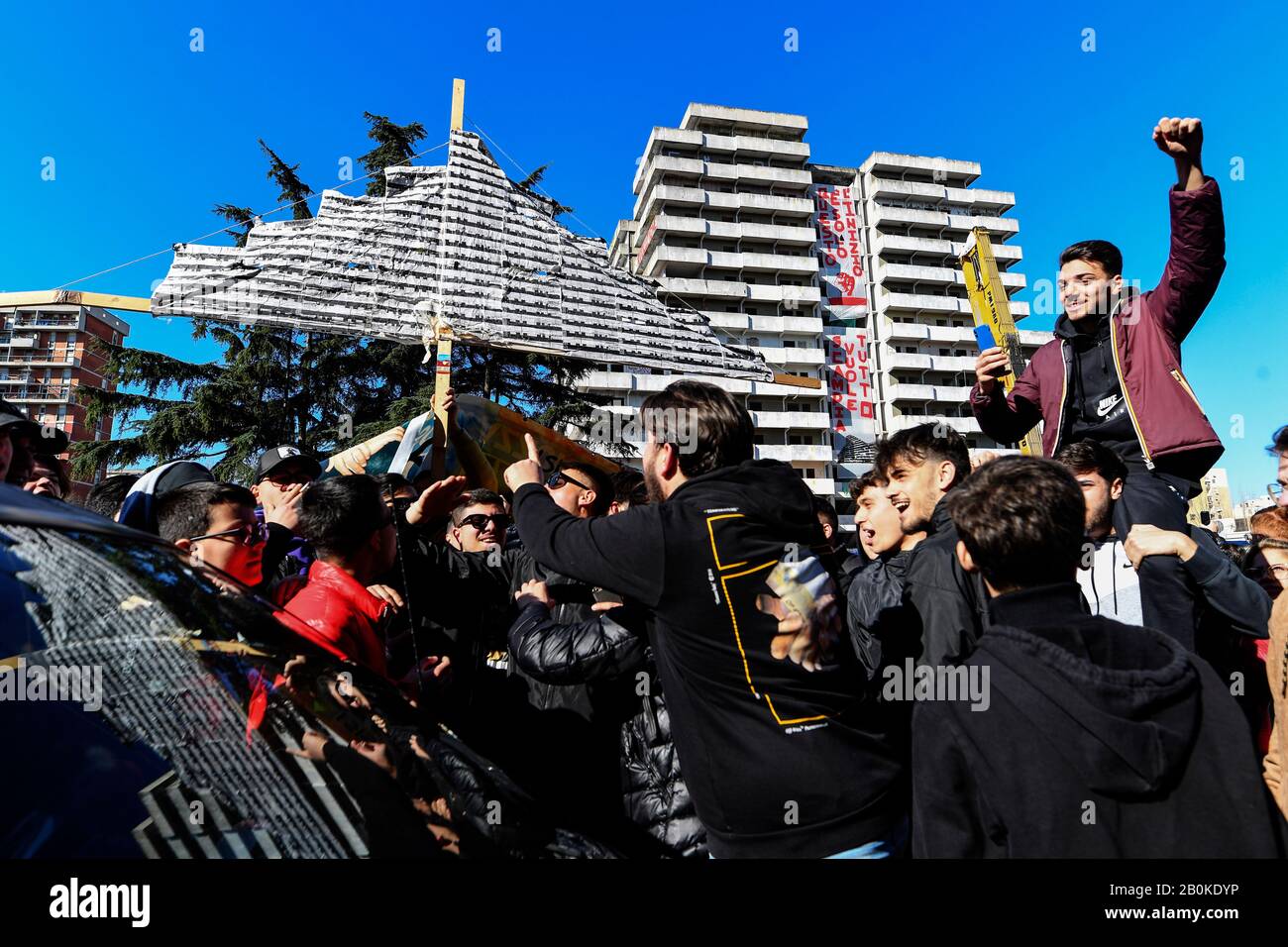 Naples historic day for the district of Scampia, down the symbol of ...
