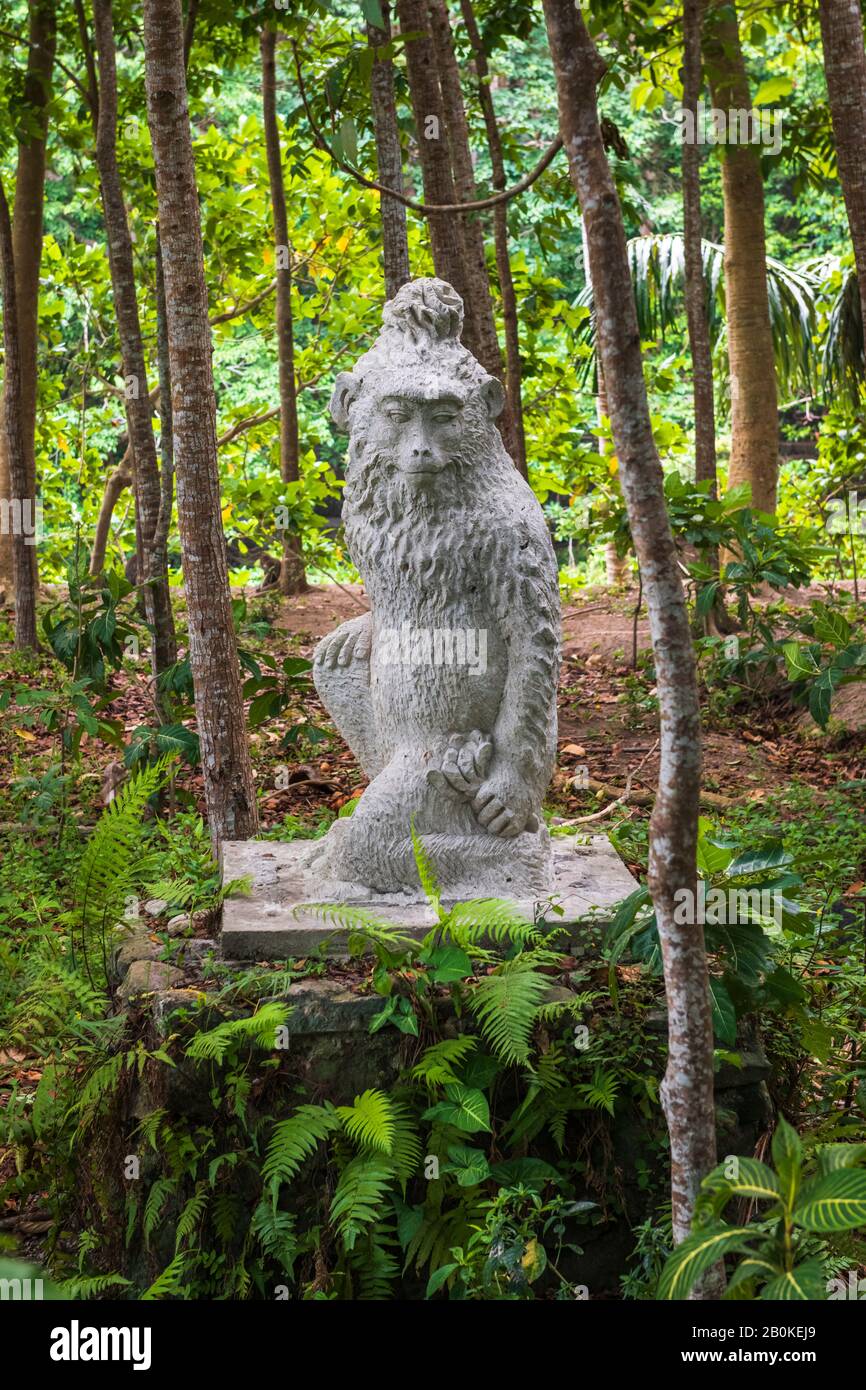 Monkey statue at the Sacred Monkey Forest Sanctuary, Ubud, Bali ...
