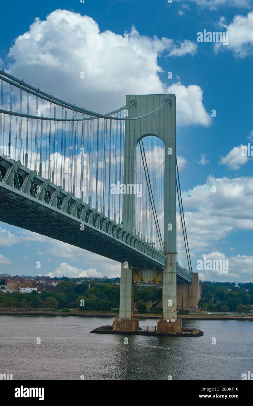 Traffic transportation bridge channel hi-res stock photography and ...