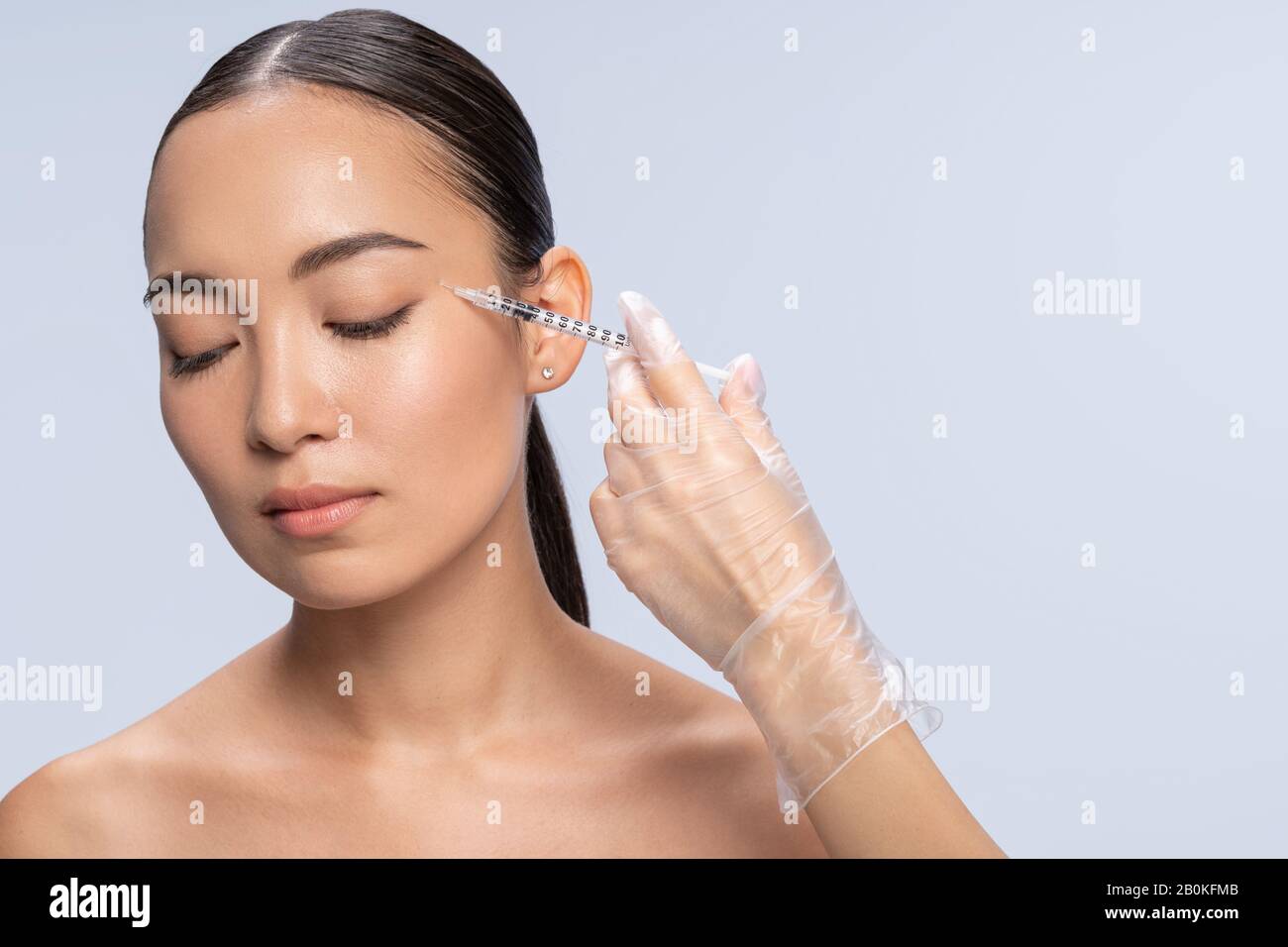Portrait of cute woman that doing injection Stock Photo - Alamy