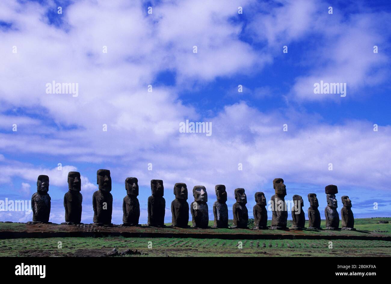Ahu tongariki moai rapa hi-res stock photography and images - Alamy