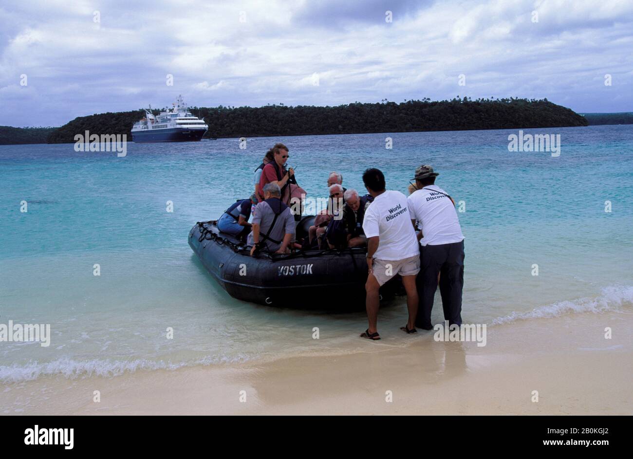 TONGA, NUKU ISLAND, BEACH, MS WORLD DISCOVERER, TOURISTS LANDING IN ...