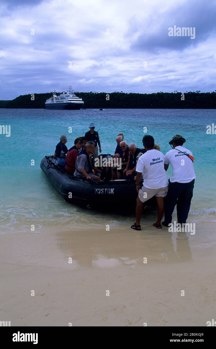 TONGA, NUKU ISLAND, BEACH, MS WORLD DISCOVERER, TOURISTS LANDING IN ...