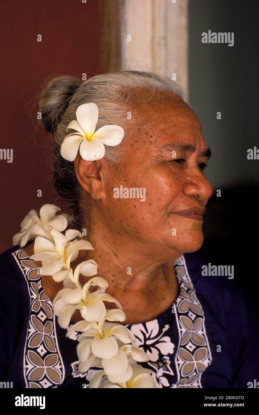Woman samoa hi-res stock photography and images - Alamy