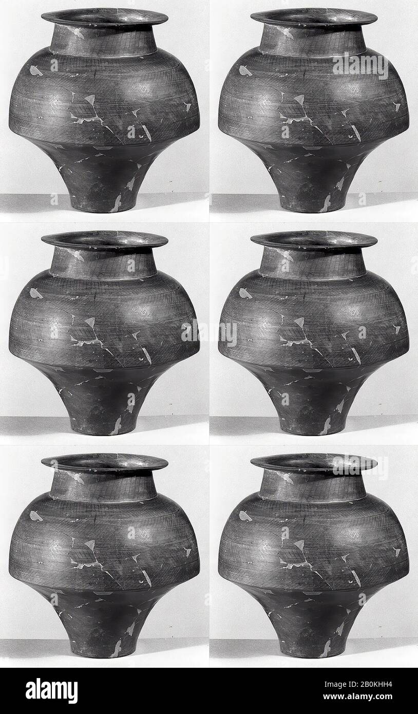 Carinated vase hi-res stock photography and images - Alamy