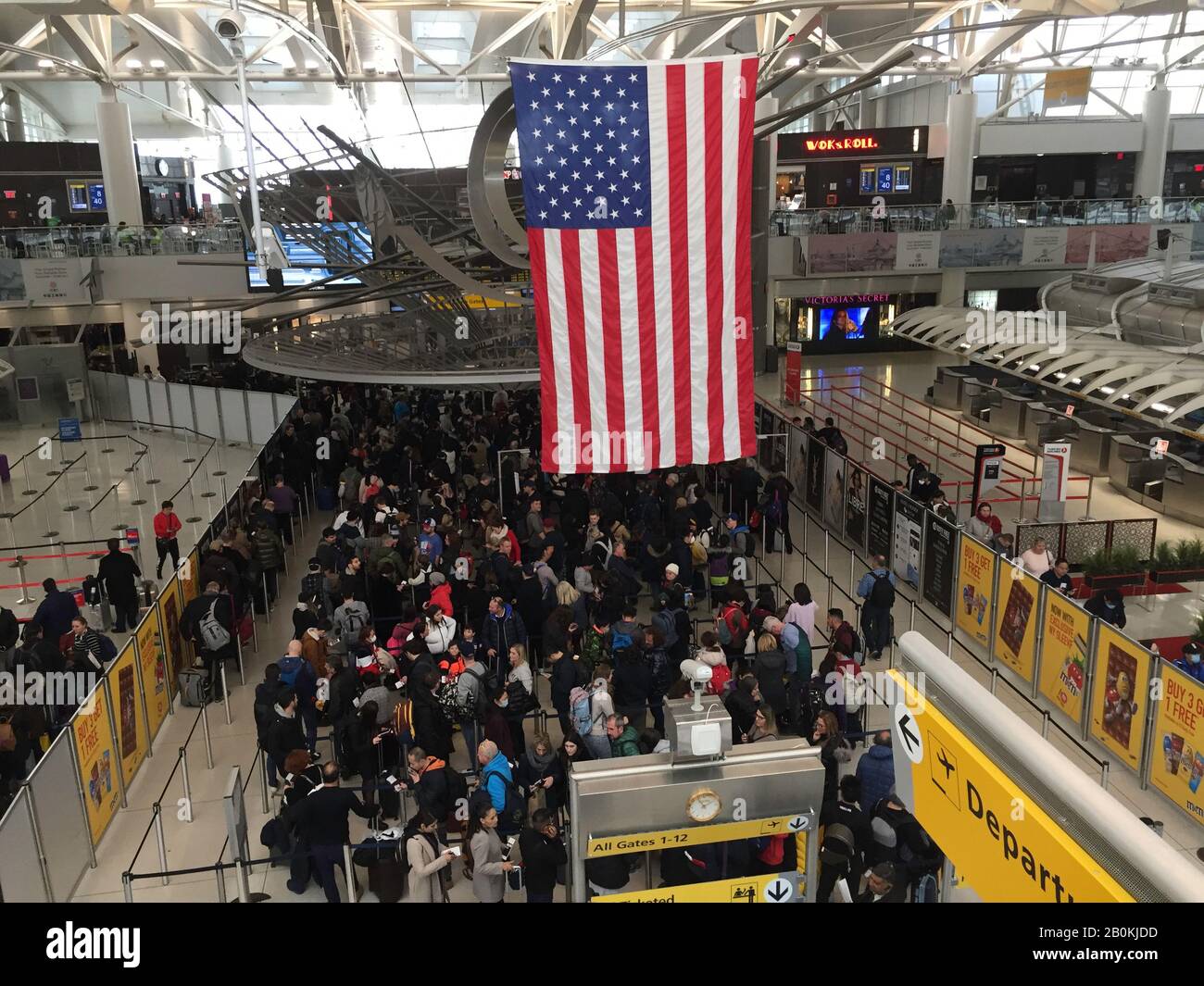 Airport terminal crowded hi-res stock photography and images - Alamy