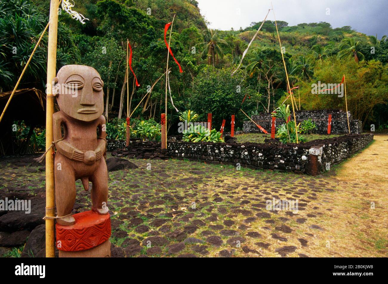 FRENCH POLYNESIA, SOCIETY ISLANDS, TAHITI, MARAE ARAHURAHU, TIKI STATUE ...