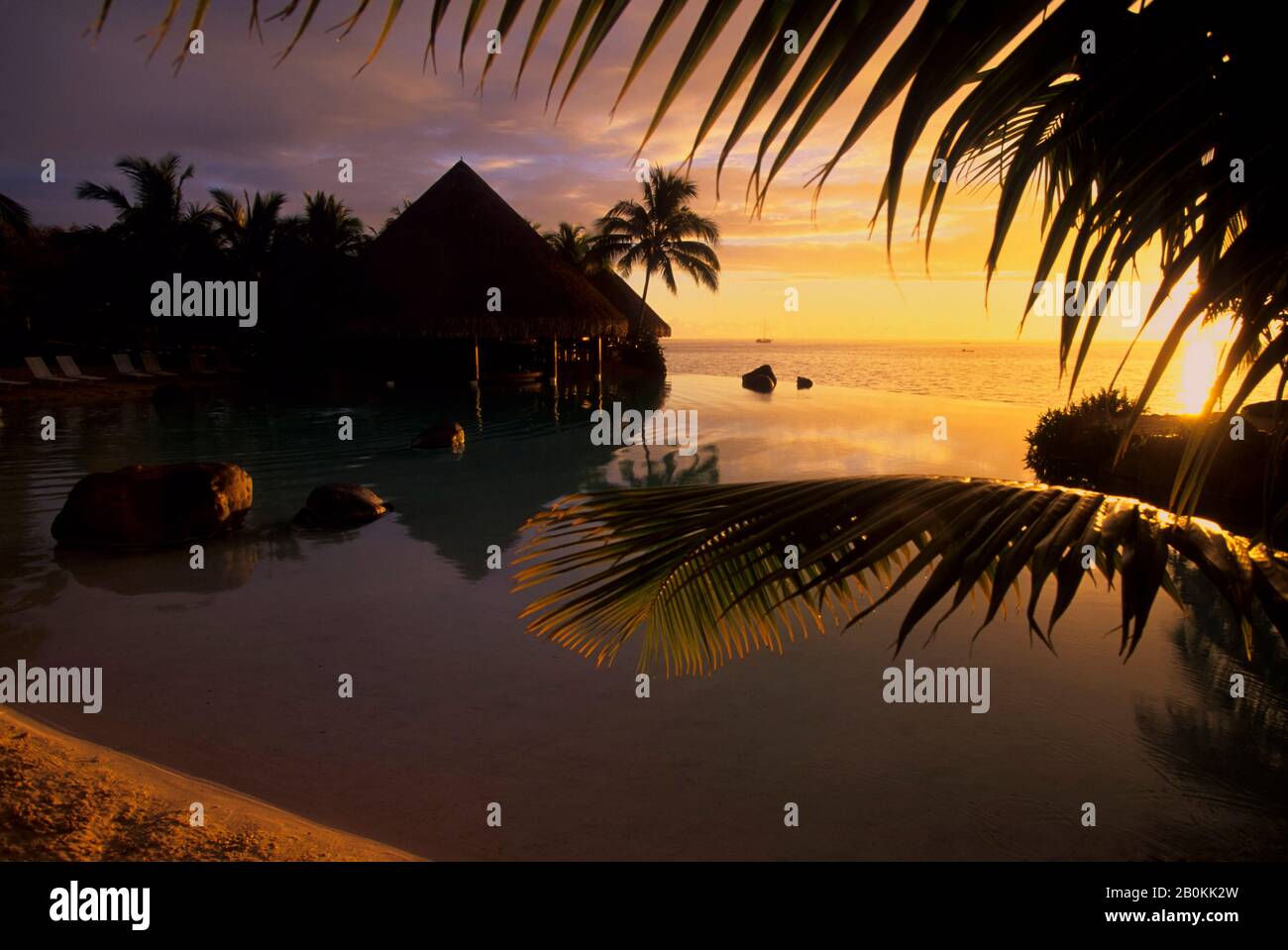 FRENCH POLYNESIA, SOCIETY ISLANDS, TAHITI, BEACHCOMBER HOTEL, ENDLESS ...