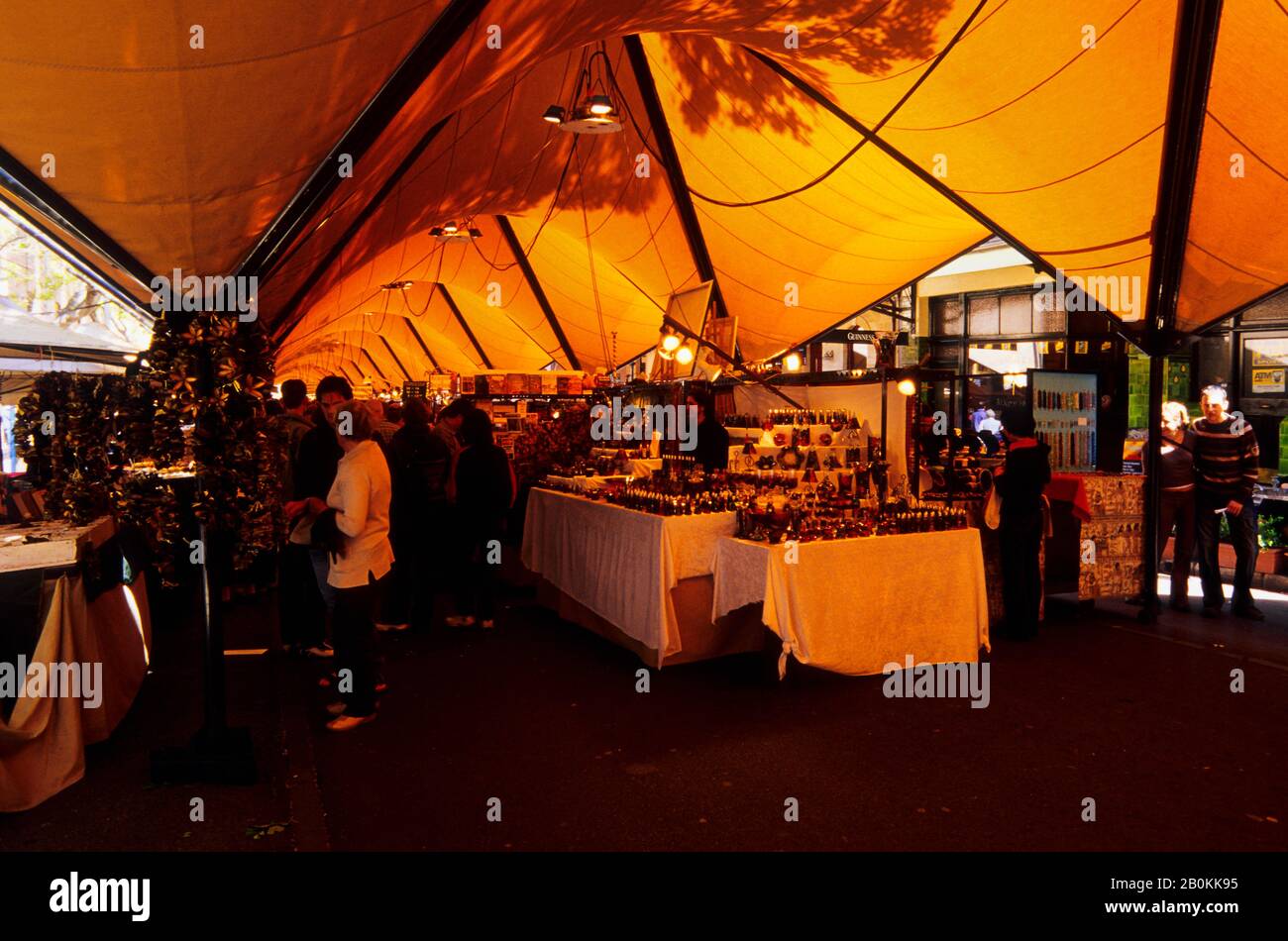 AUSTRALIA, SYDNEY, THE ROCKS, STREET SCENE, WEEKEND MARKET Stock Photo ...